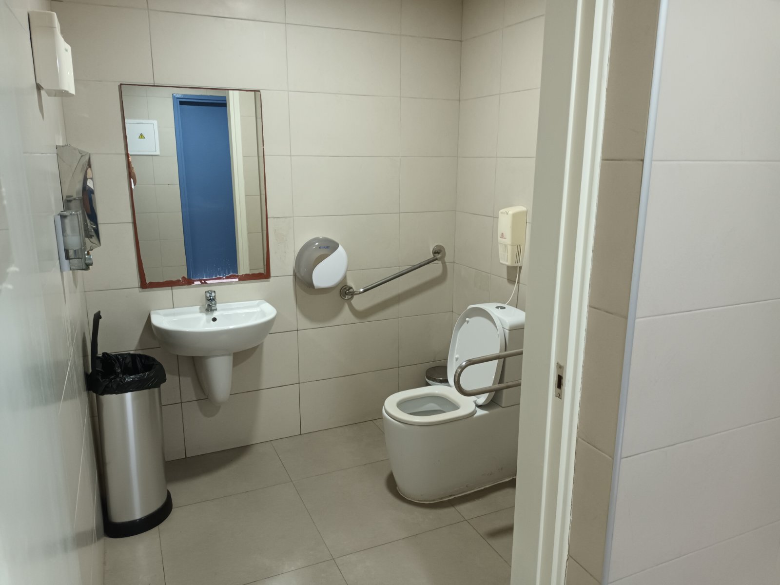 TUI BLUE Nausicaa Beach - Toilets with Adaptations for Disabled People ...