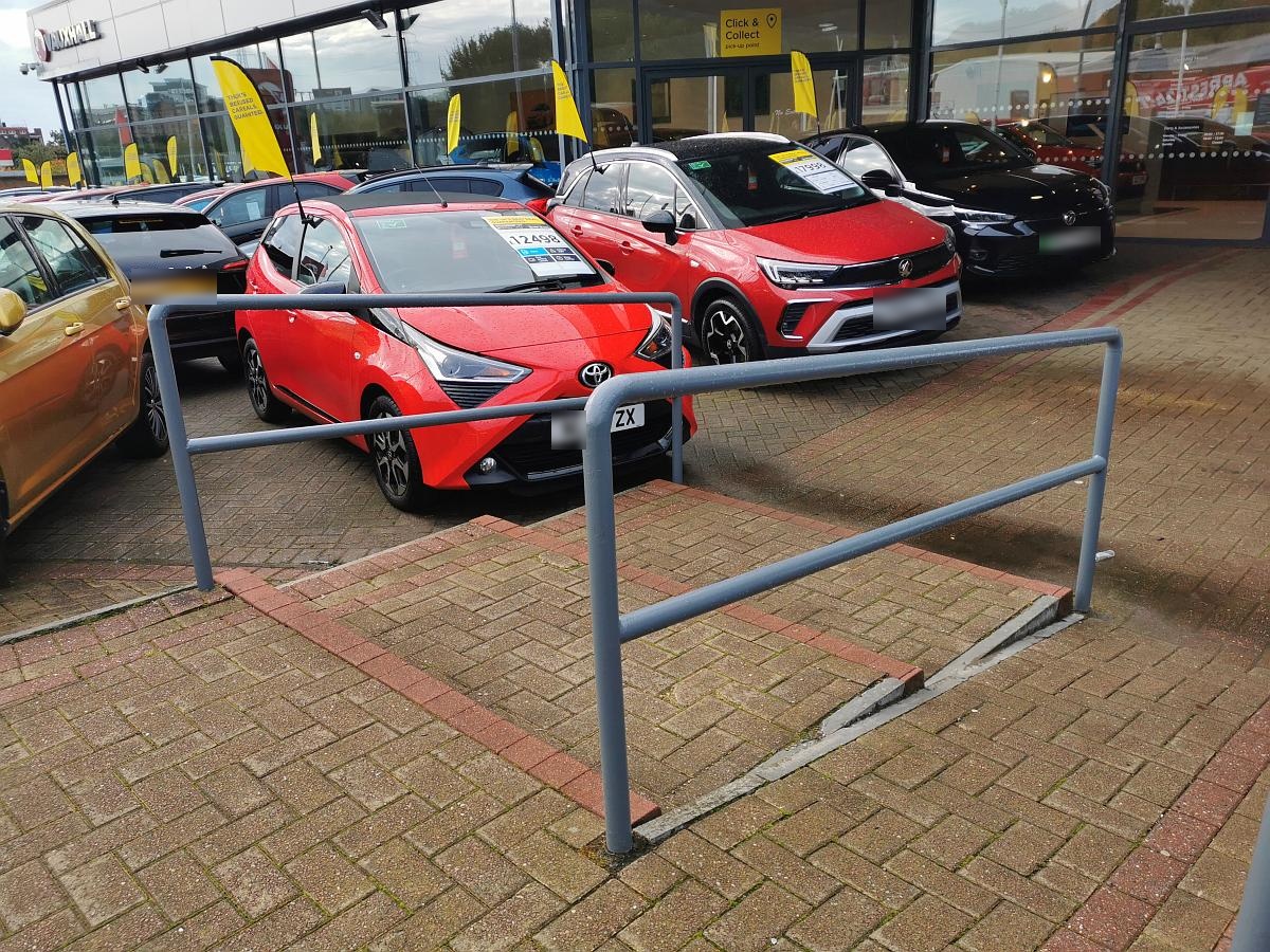 Arnold Clark Glasgow Garscube Road Vauxhall | AccessAble