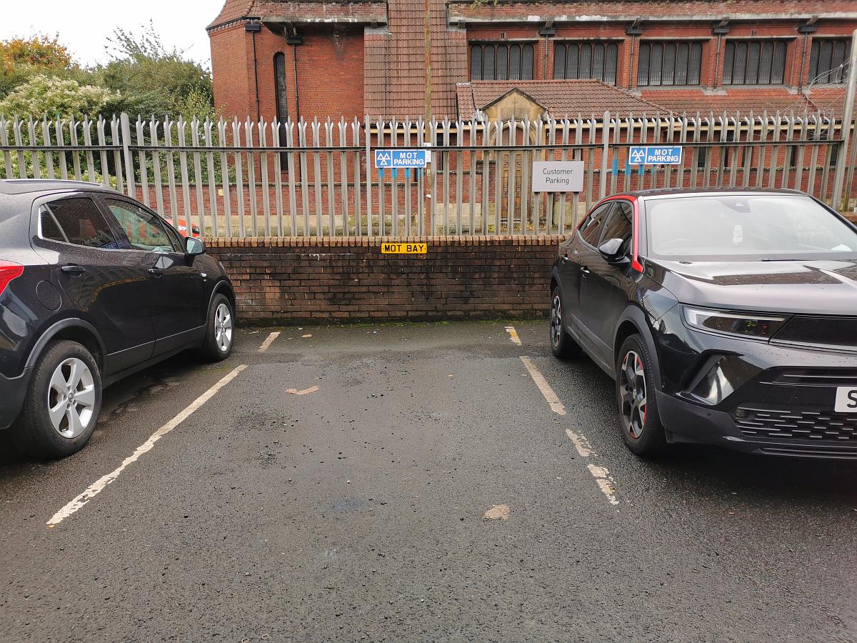 Arnold Clark Glasgow Garscube Road Vauxhall | AccessAble