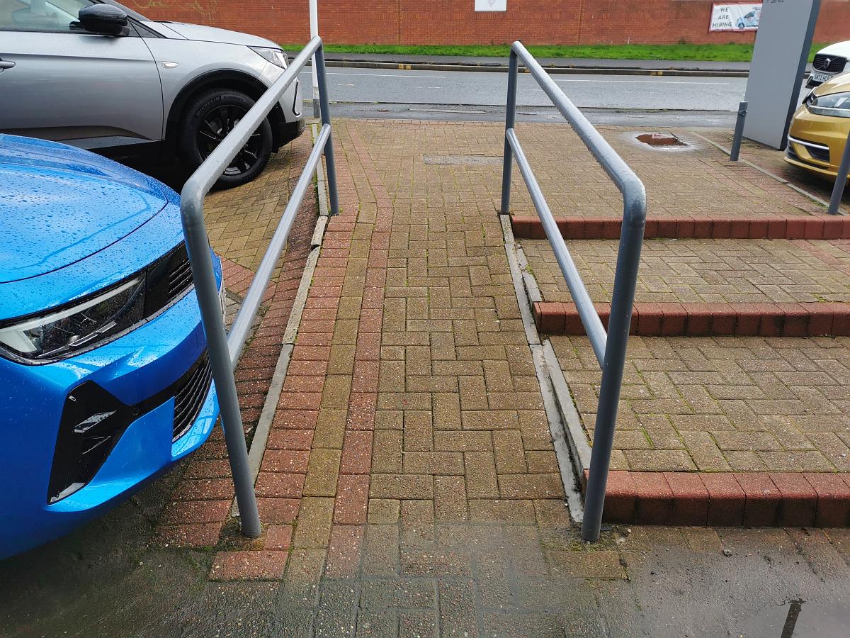 Arnold Clark Glasgow Garscube Road Vauxhall | AccessAble