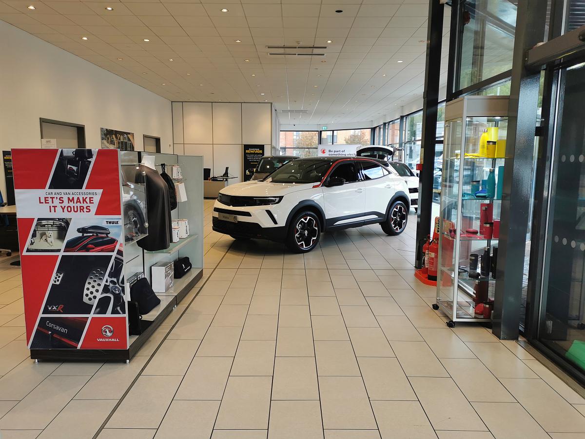 Arnold Clark Glasgow Garscube Road Vauxhall | AccessAble