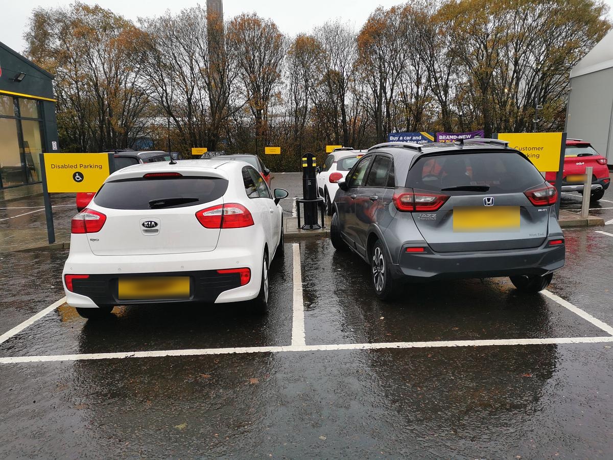 Arnold Clark Dundee Motorstore / Vauxhall / Fiat / Abarth | AccessAble