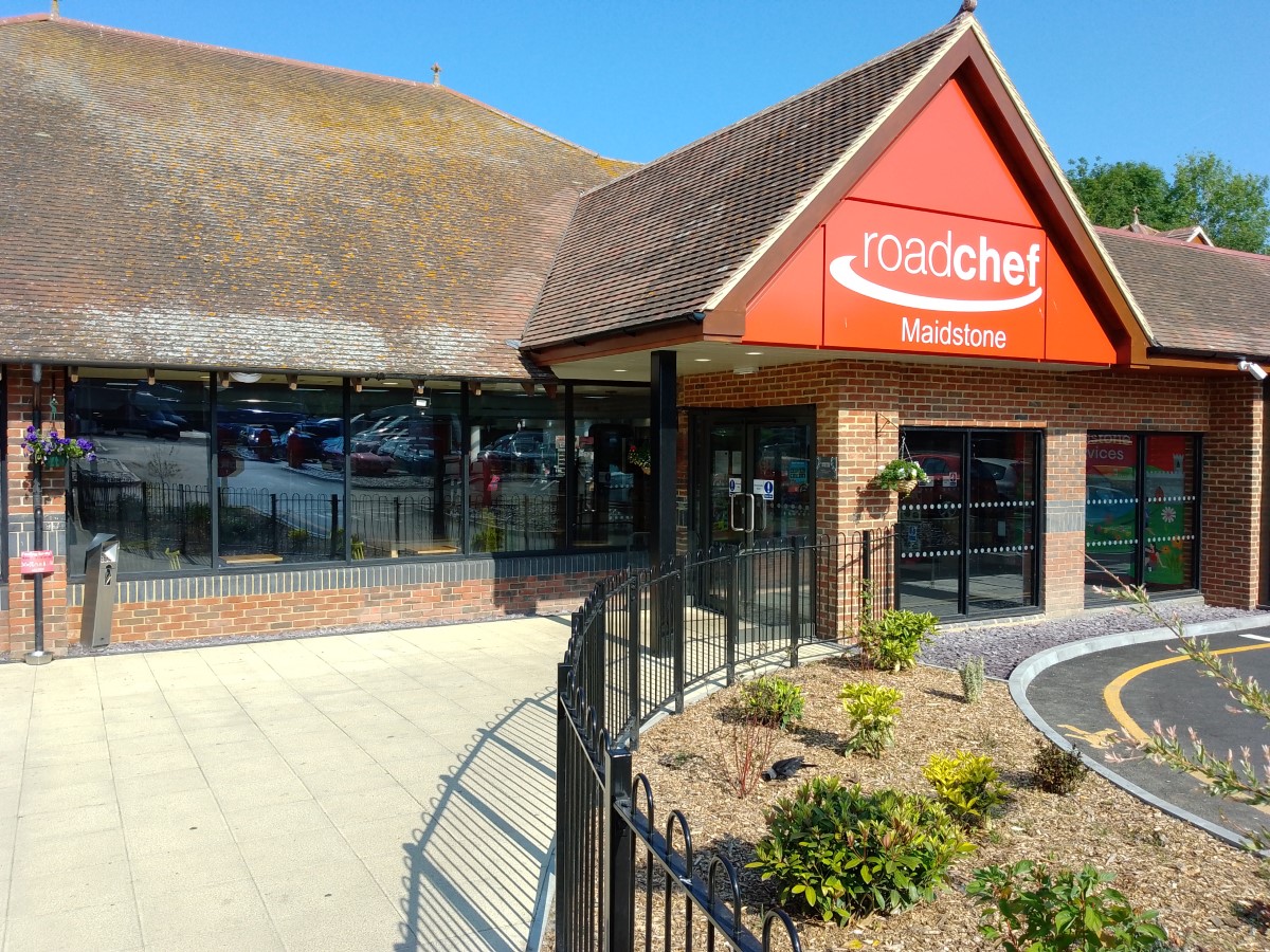 M20 - Maidstone Services - Roadchef | AccessAble
