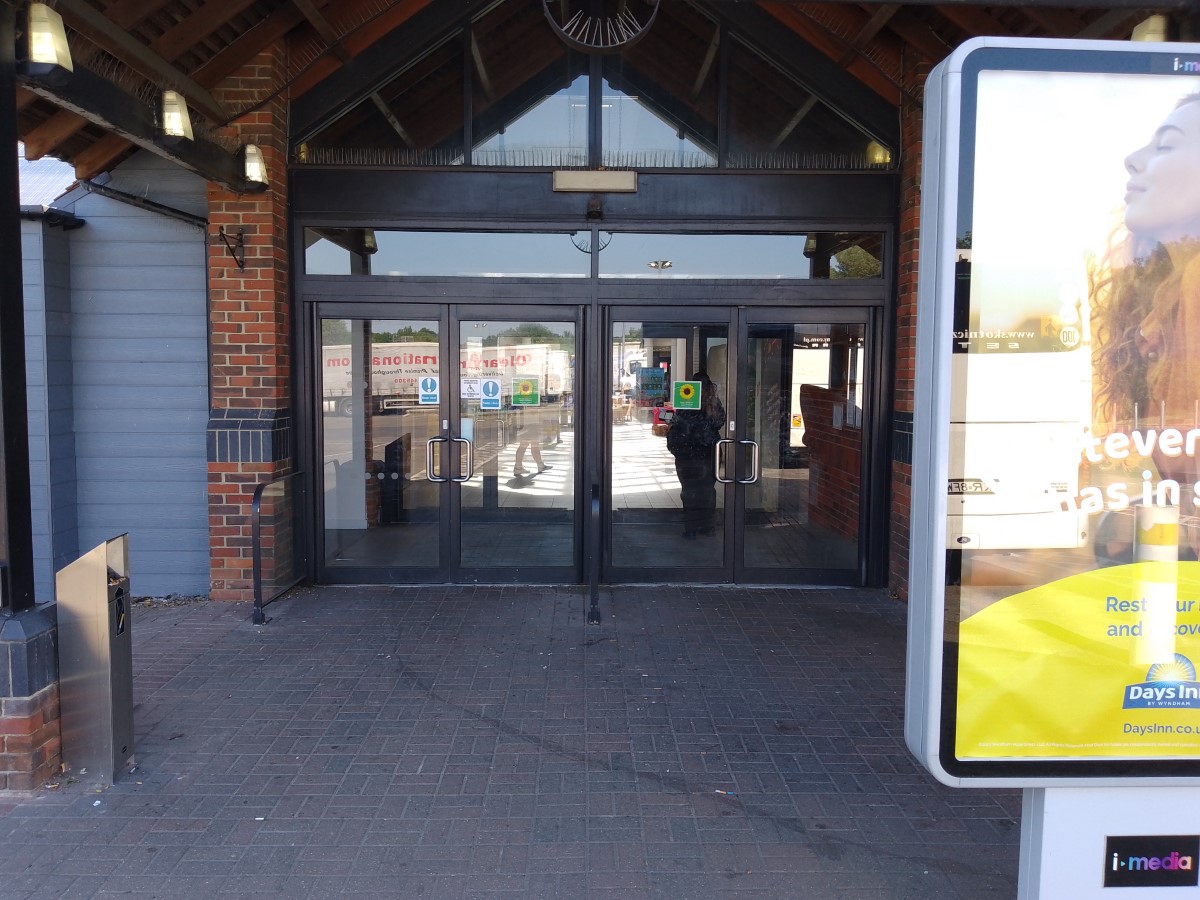 M20 - Maidstone Services - Roadchef | AccessAble