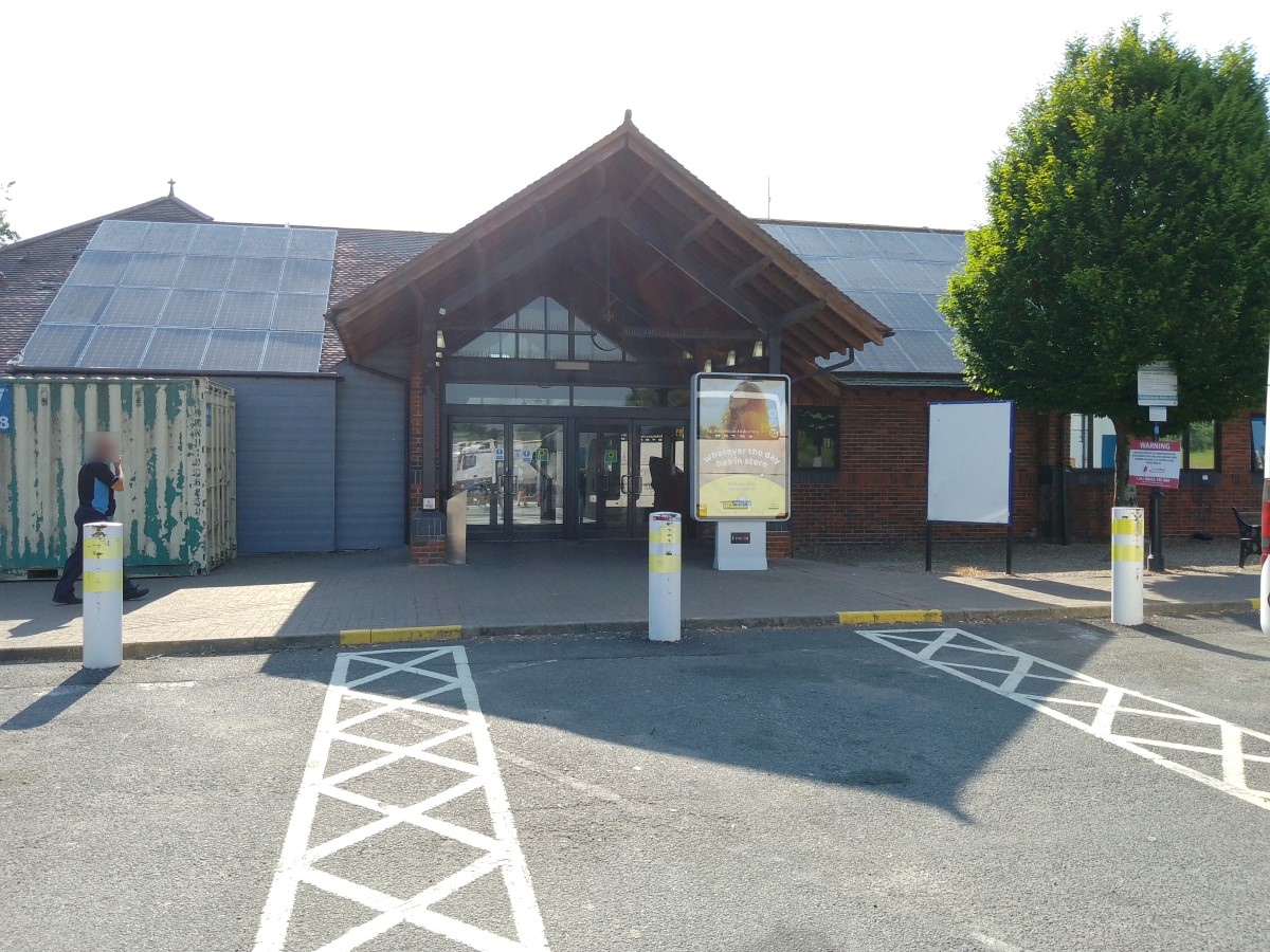 M20 - Maidstone Services - Roadchef | AccessAble