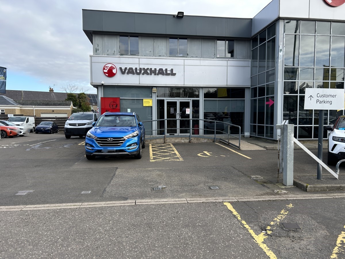 Arnold Clark Stirling Vauxhall | AccessAble