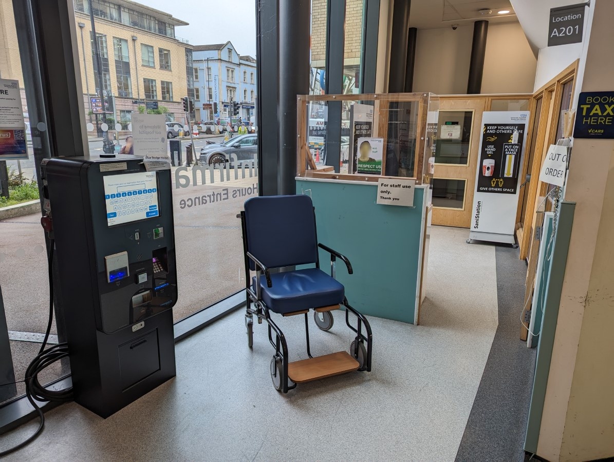 Bristol Royal Infirmary - Hospital Entrances | AccessAble