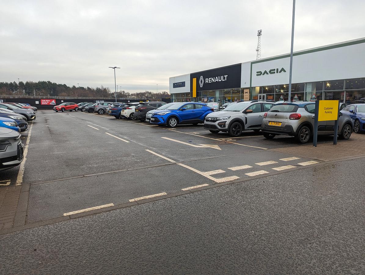 Arnold Clark Hillington Renault / Dacia / Alpine | AccessAble