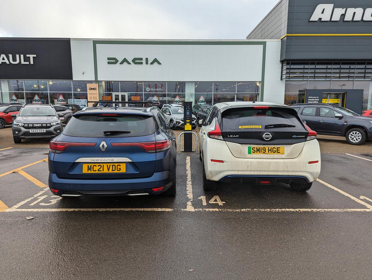 Arnold Clark Hillington Renault / Dacia / Alpine | AccessAble