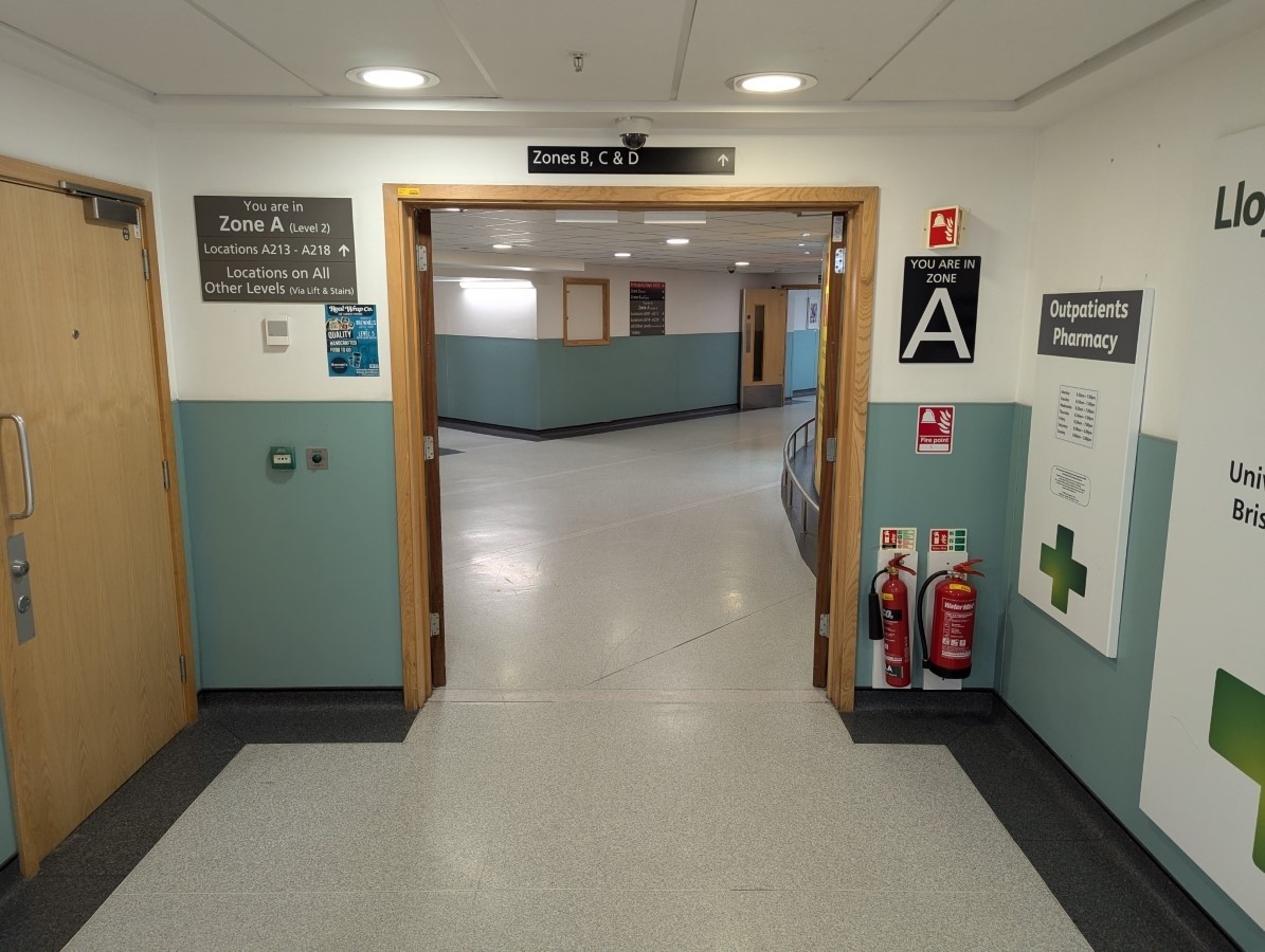 Ward A400 Acute Medicine Unit / Older Person's Assessment Unit | AccessAble