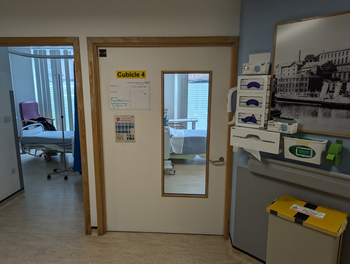 Ward A400 Acute Medicine Unit / Older Person's Assessment Unit | AccessAble