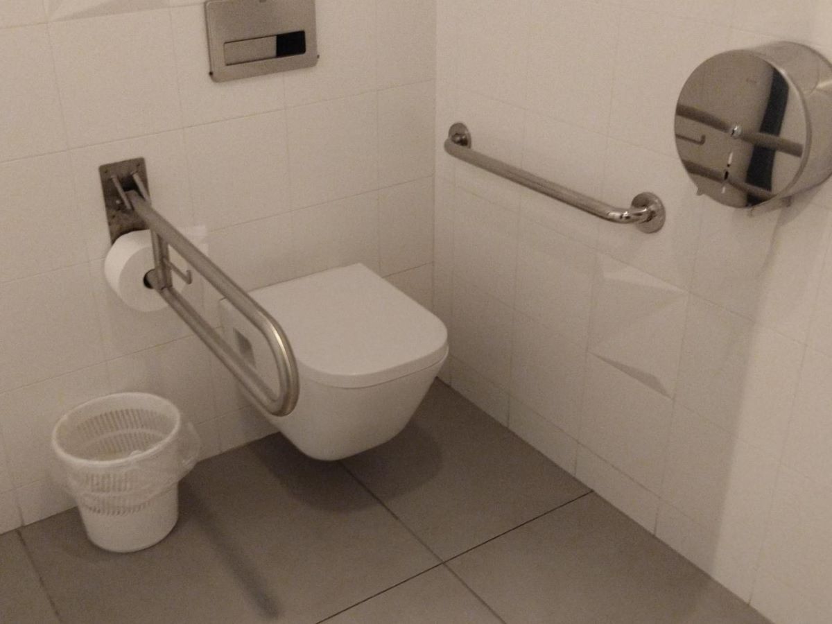 Evenia Olympic Park - Toilets with Adaptations for Disabled People ...