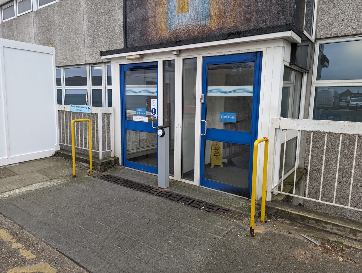 Southend University Hospital - Entrances | AccessAble