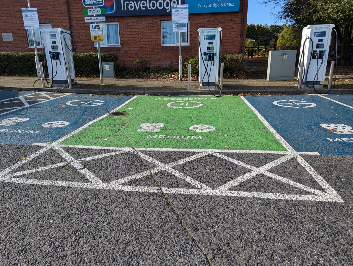 M62/A1(M) - Ferrybridge Services - Moto | AccessAble