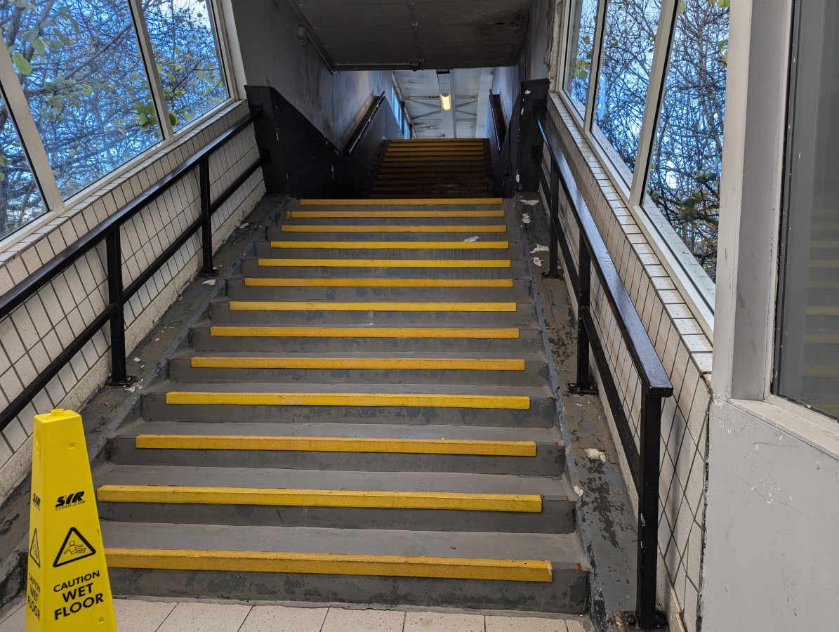 M62 - Birch Services - Westbound - Moto | AccessAble