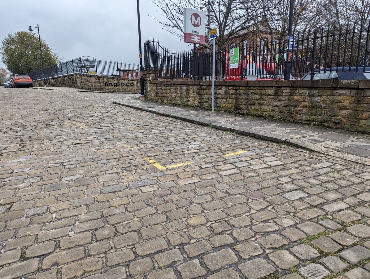 Batley Railway Station to Batley Town Centre/Town Hall | AccessAble