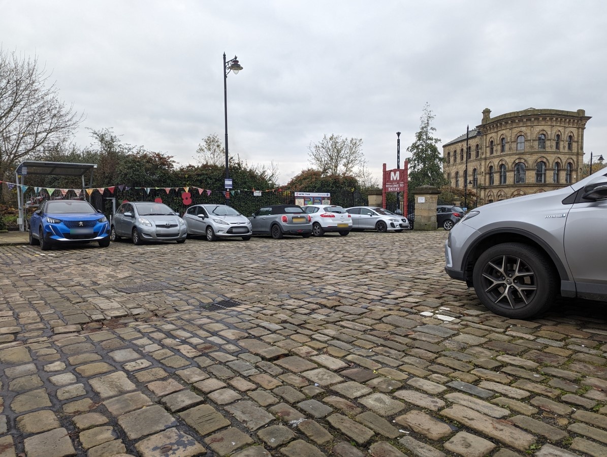 Batley Railway Station to Batley Town Centre/Town Hall | AccessAble