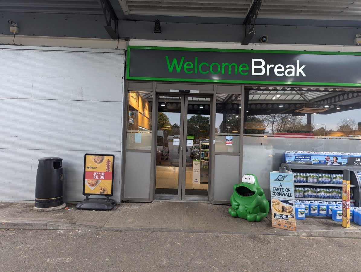 Welcome Break Petrol Station - M42 - Hopwood Park Services - Welcome ...