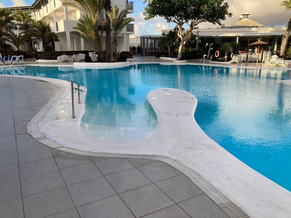 TUI SUNEO El Trebol - Swimming Pools | AccessAble