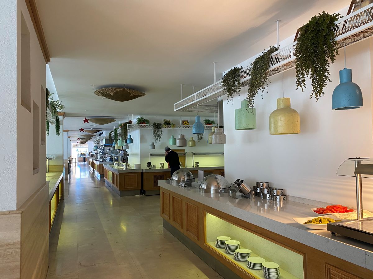 TUI BLUE Xanthe Resort and Spa Hotel - Restaurants | AccessAble