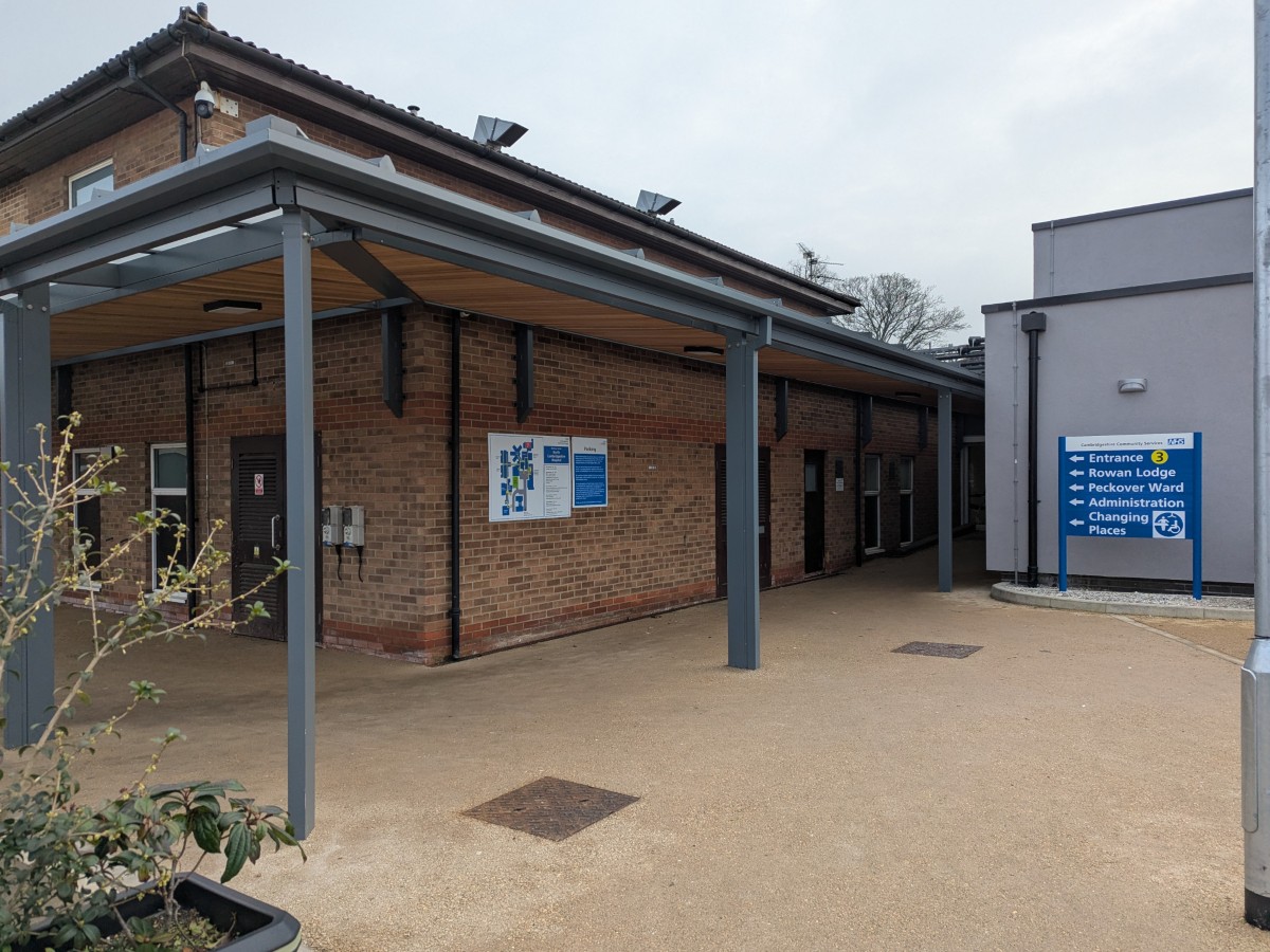 North Cambridgeshire Hospital - Hospital Entrances | AccessAble