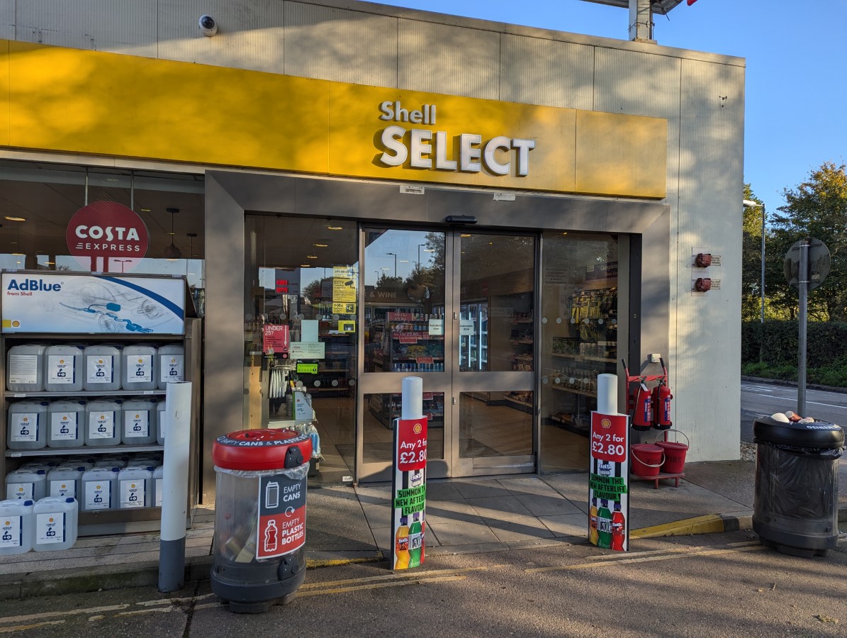 Shell Petrol Station - M5 - Cullompton Services - Extra | AccessAble