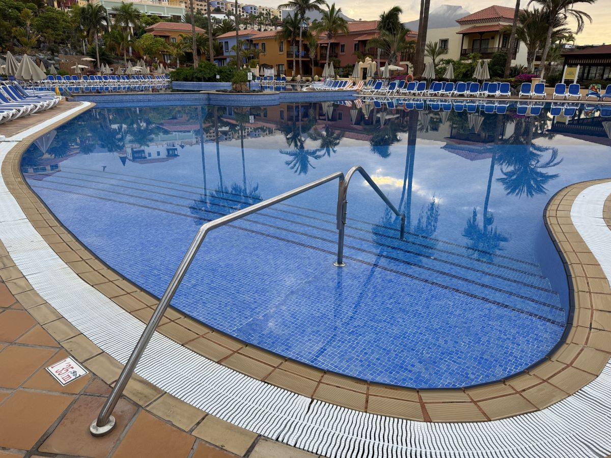 Bahia Principe Sunlight Costa Adeje - Swimming Pools | AccessAble