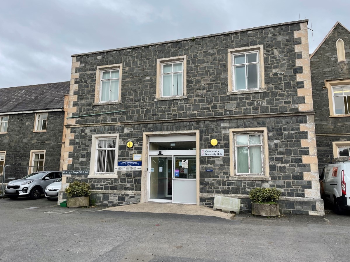 Entrances at Ards Community Hospital | AccessAble