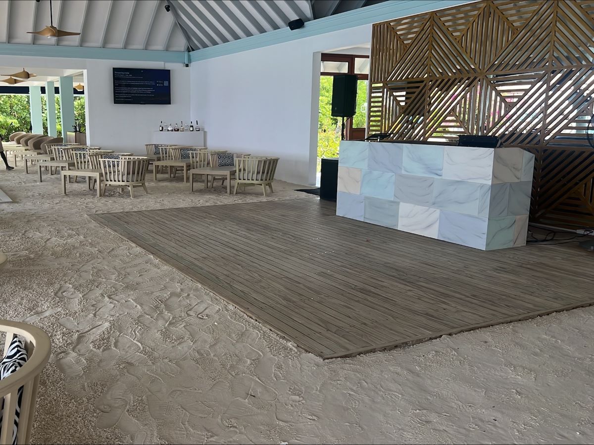 TUI BLUE Olhuveli Romance - Entertainment | AccessAble