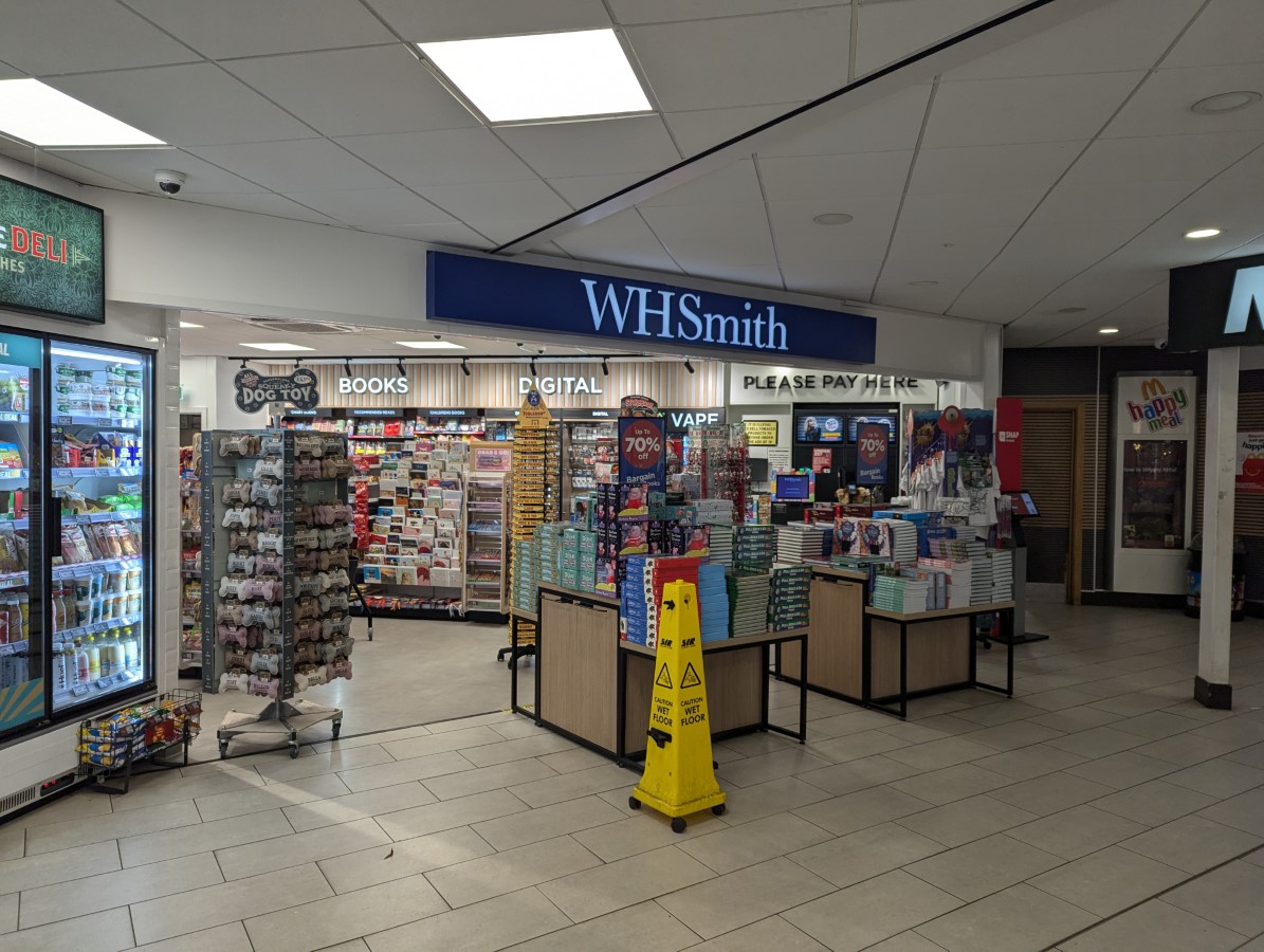 WHSmith - M27 - Rownhams Services - Northbound - Roadchef | AccessAble