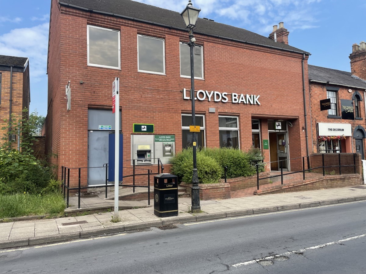 Lloyds Bank Wolverhampton Tettenhall | AccessAble