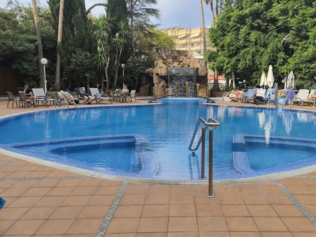 H10 Delfin - Swimming Pools | AccessAble