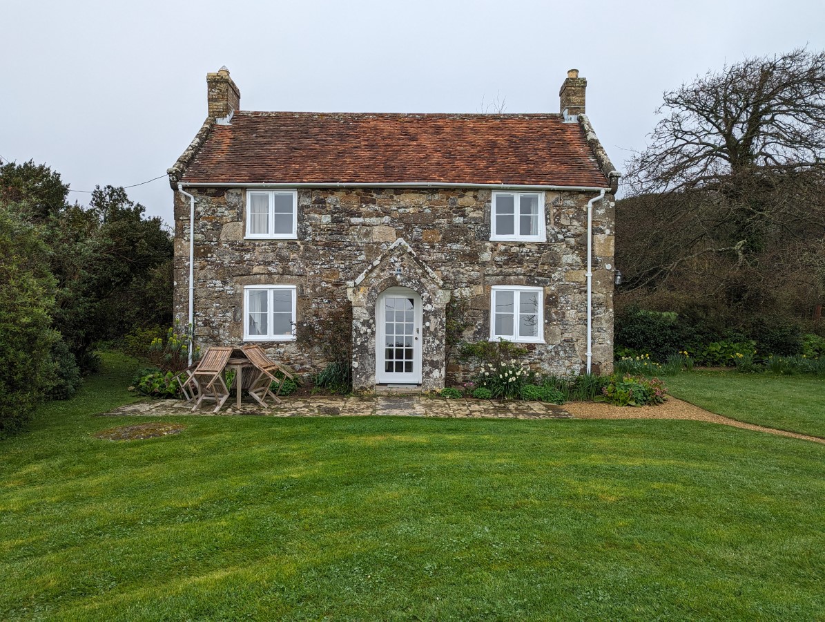 Mottistone Rose Cottage - National Trust | AccessAble