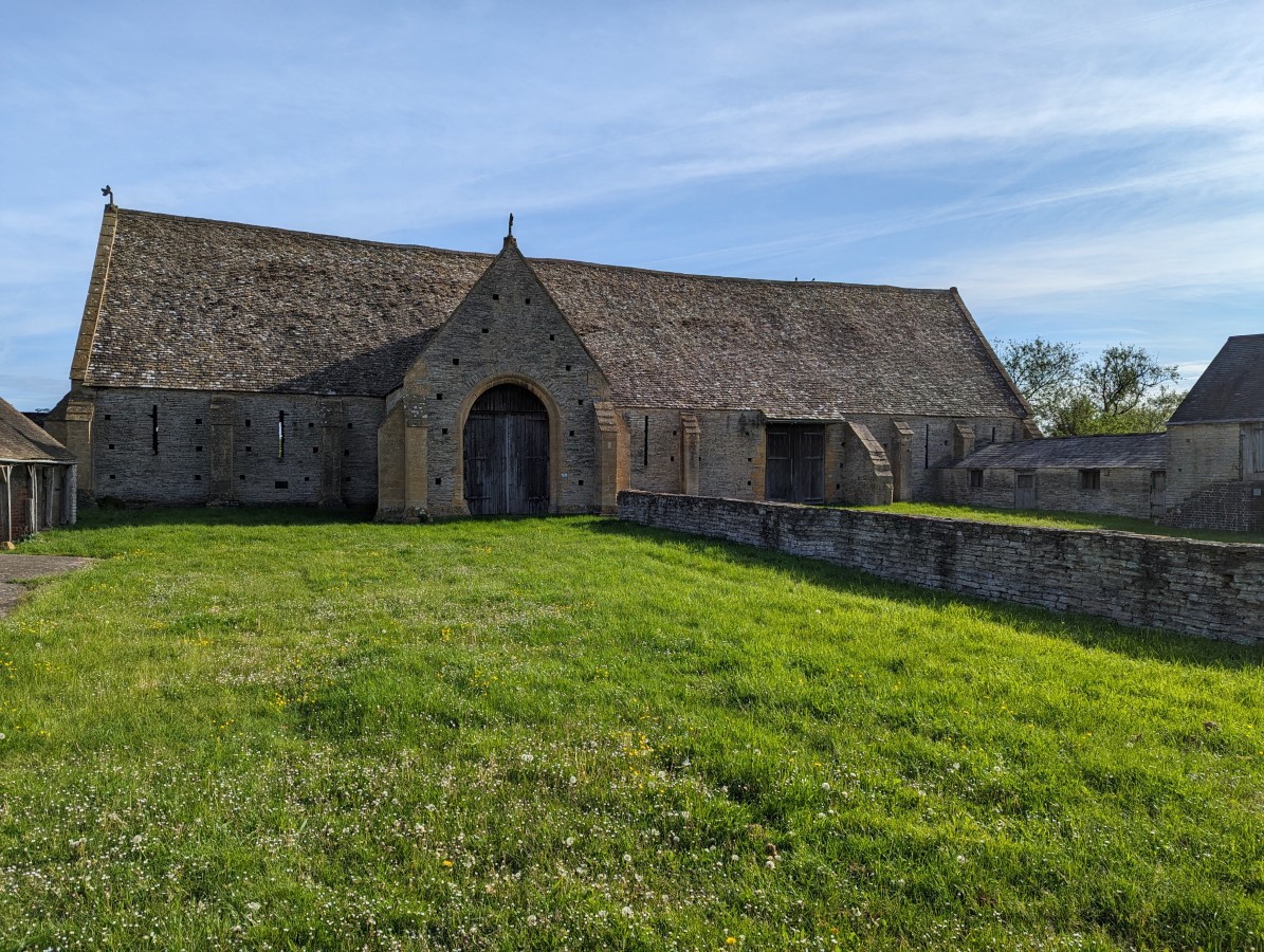 Middle Littleton Tithe Barn - The Barn - National Trust | AccessAble