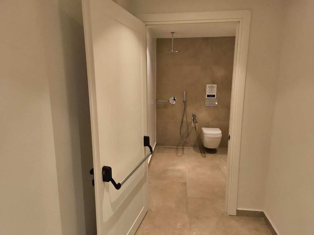 TUI BLUE Meltemi - Toilets with Adaptations for Disabled People ...