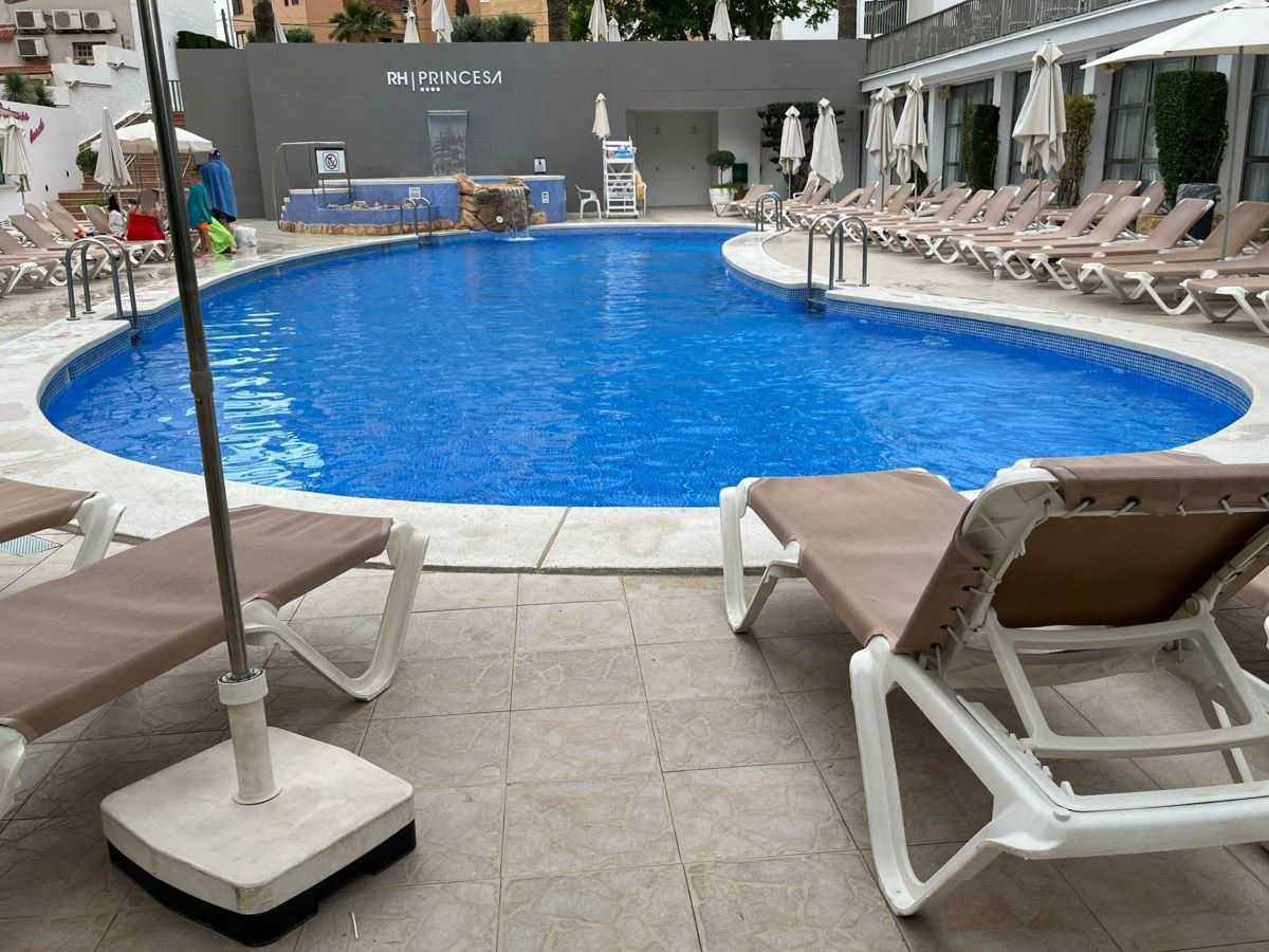 Hotel RH Princesa - Swimming Pools | AccessAble