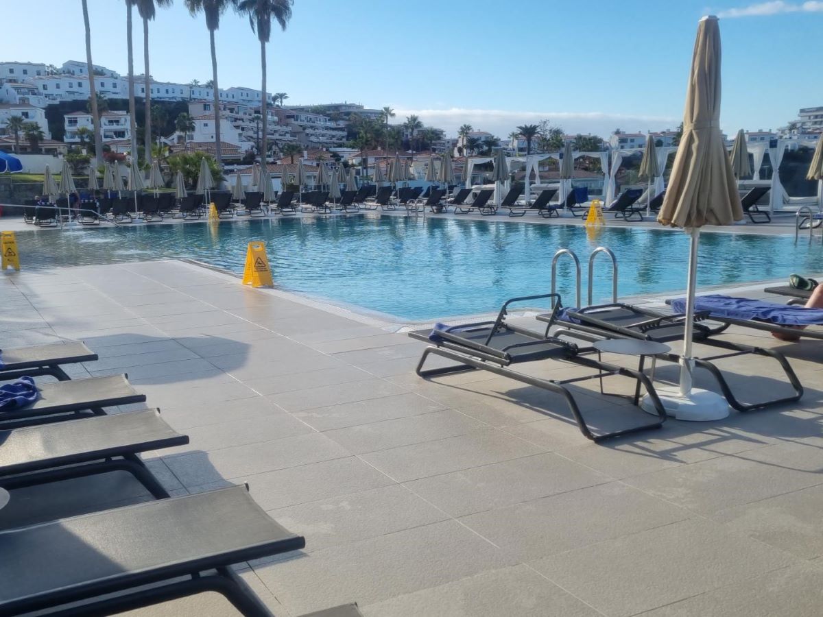 TUI BLUE Los Gigantes - Swimming Pools | AccessAble