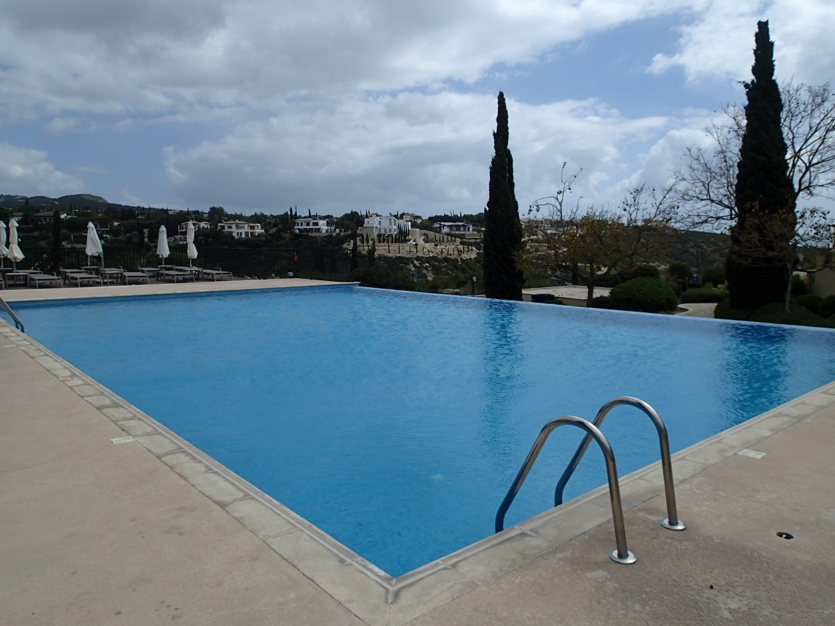 TUI BLUE Sensatori Atlantica Aphrodite Hills - Activity Pool | AccessAble