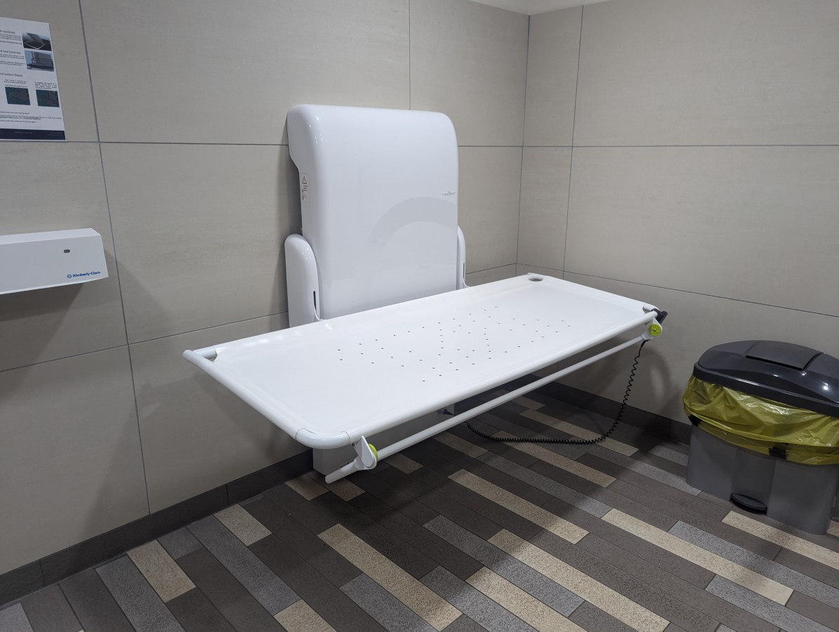 M25 - South Mimms Services - Welcome Break - Changing Places | AccessAble