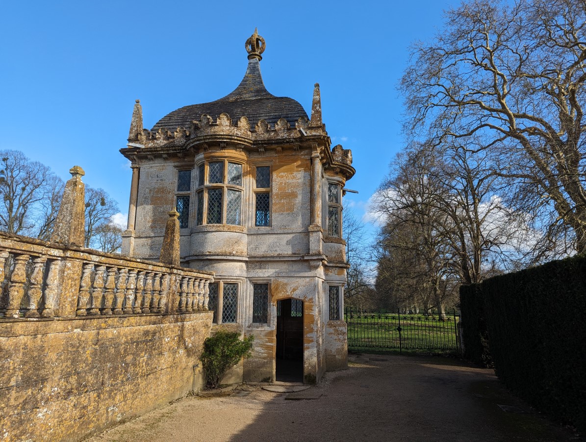 Montacute House - Porters' Lodges | AccessAble