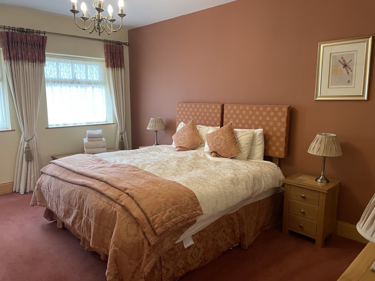 Broadgate Farm Cottages - Courtyard | AccessAble