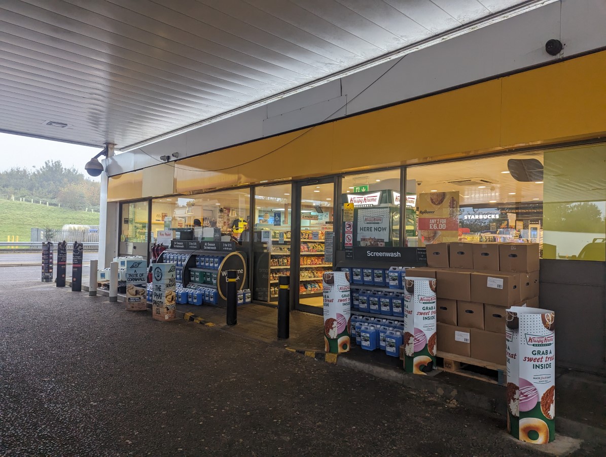 Shell Petrol Station - M11 - Birchanger Green Services - Welcome Break ...