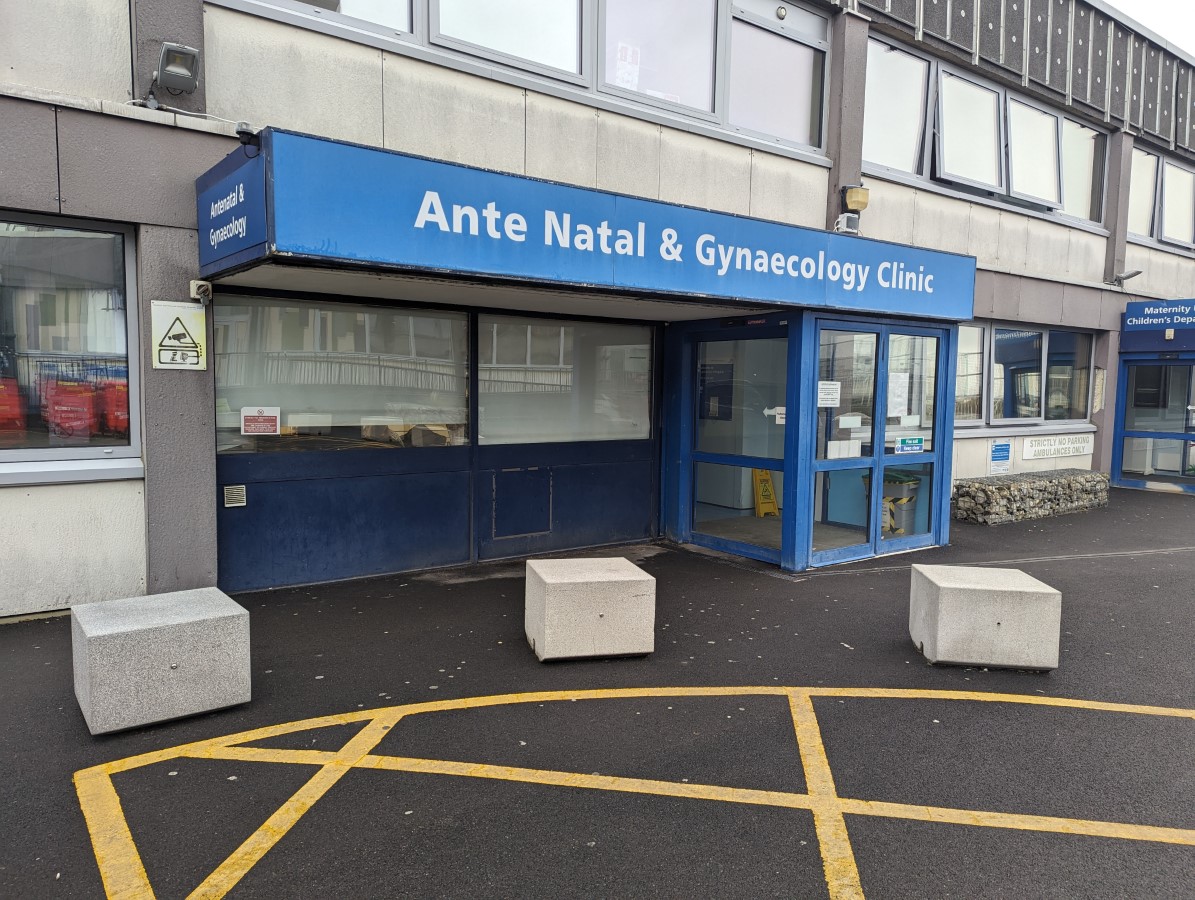 Basildon University Hospital - Entrances | AccessAble