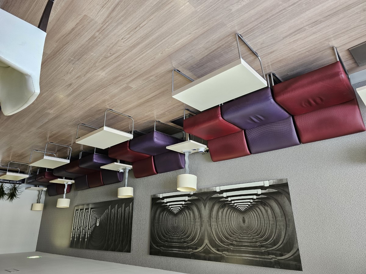 Hotel Flamingo Oasis - Clubhouse Lounge | AccessAble