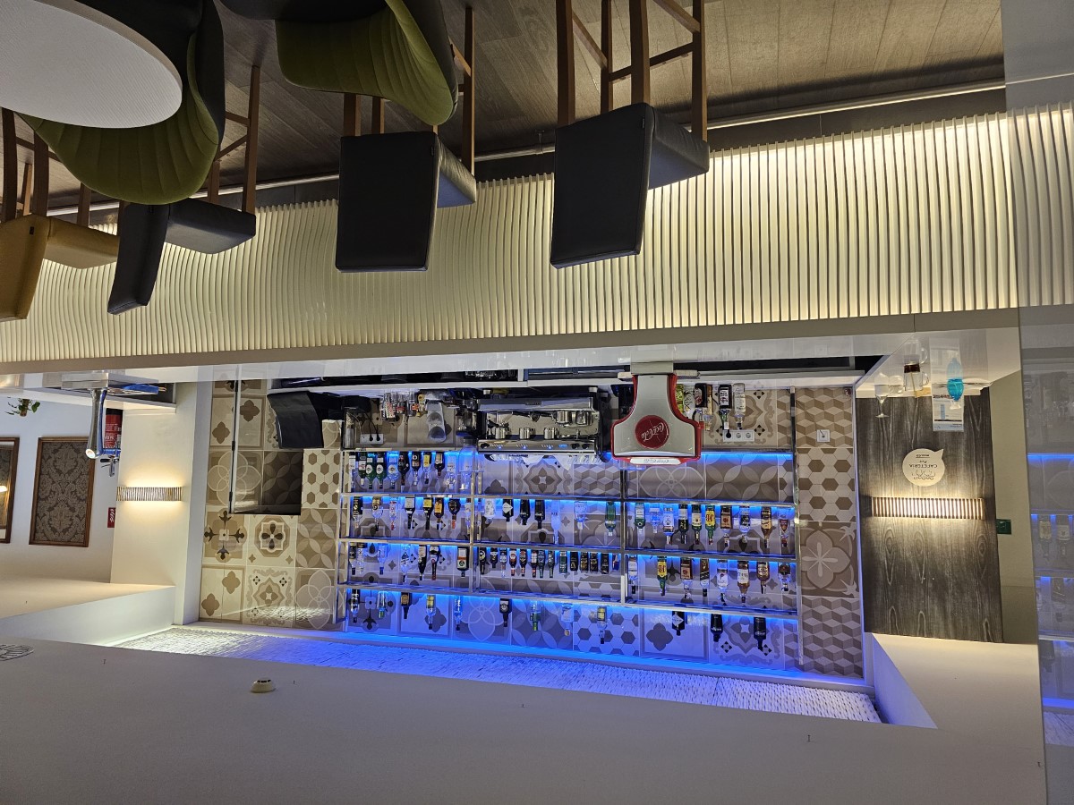 Port Benidorm - Cafeteria Bar | AccessAble