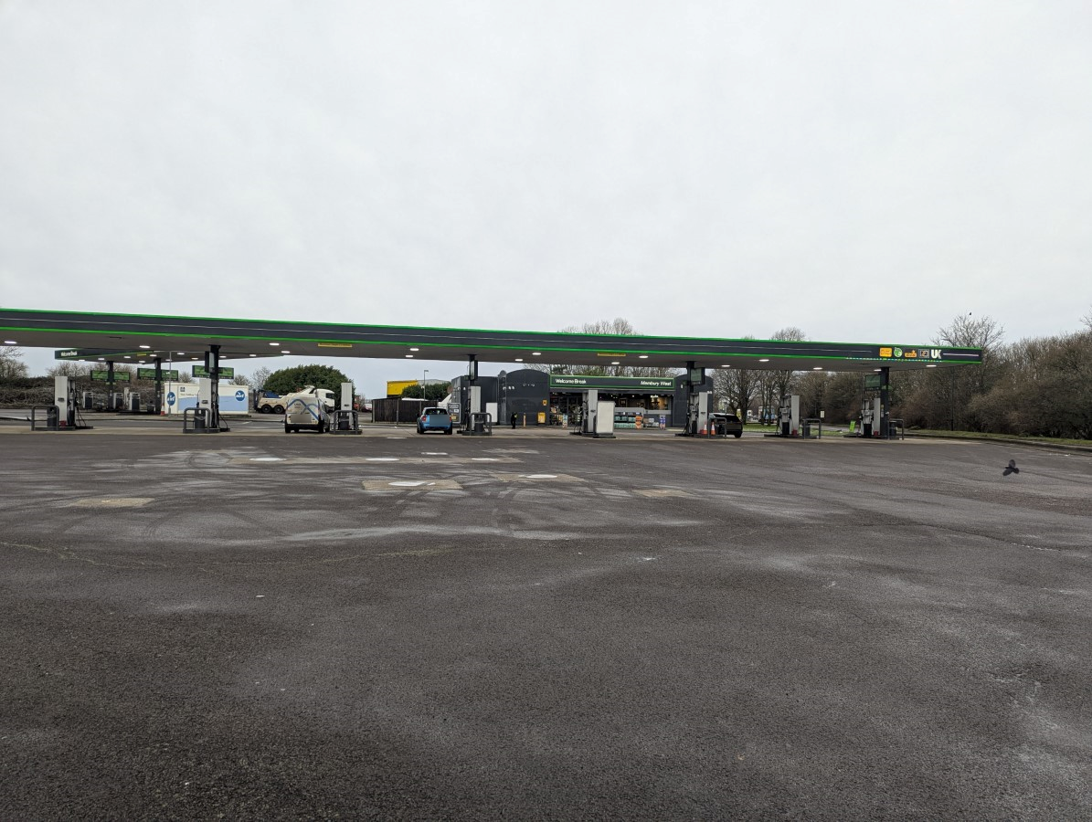 Shell Petrol Station - M4 - Membury Services - Westbound - Welcome ...