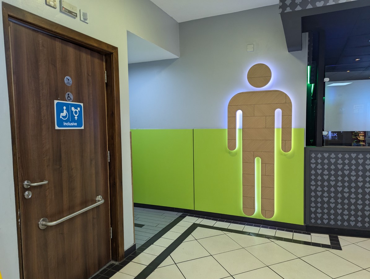 M6 - Keele Services - Southbound - Welcome Break Toilet Facilities ...