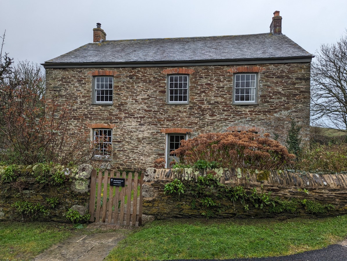 Roseland Porth Farm House - National Trust | AccessAble