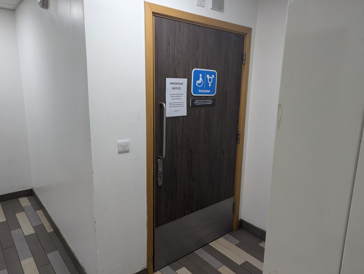 M42 - Hopwood Park Services - Welcome Break - Accessible Toilet (Right ...