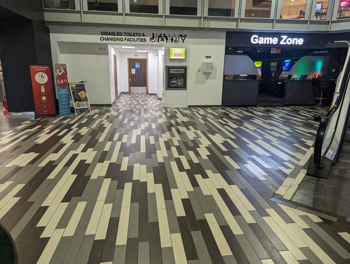 M42 - Hopwood Park Services - Welcome Break - Accessible Toilet (Right ...